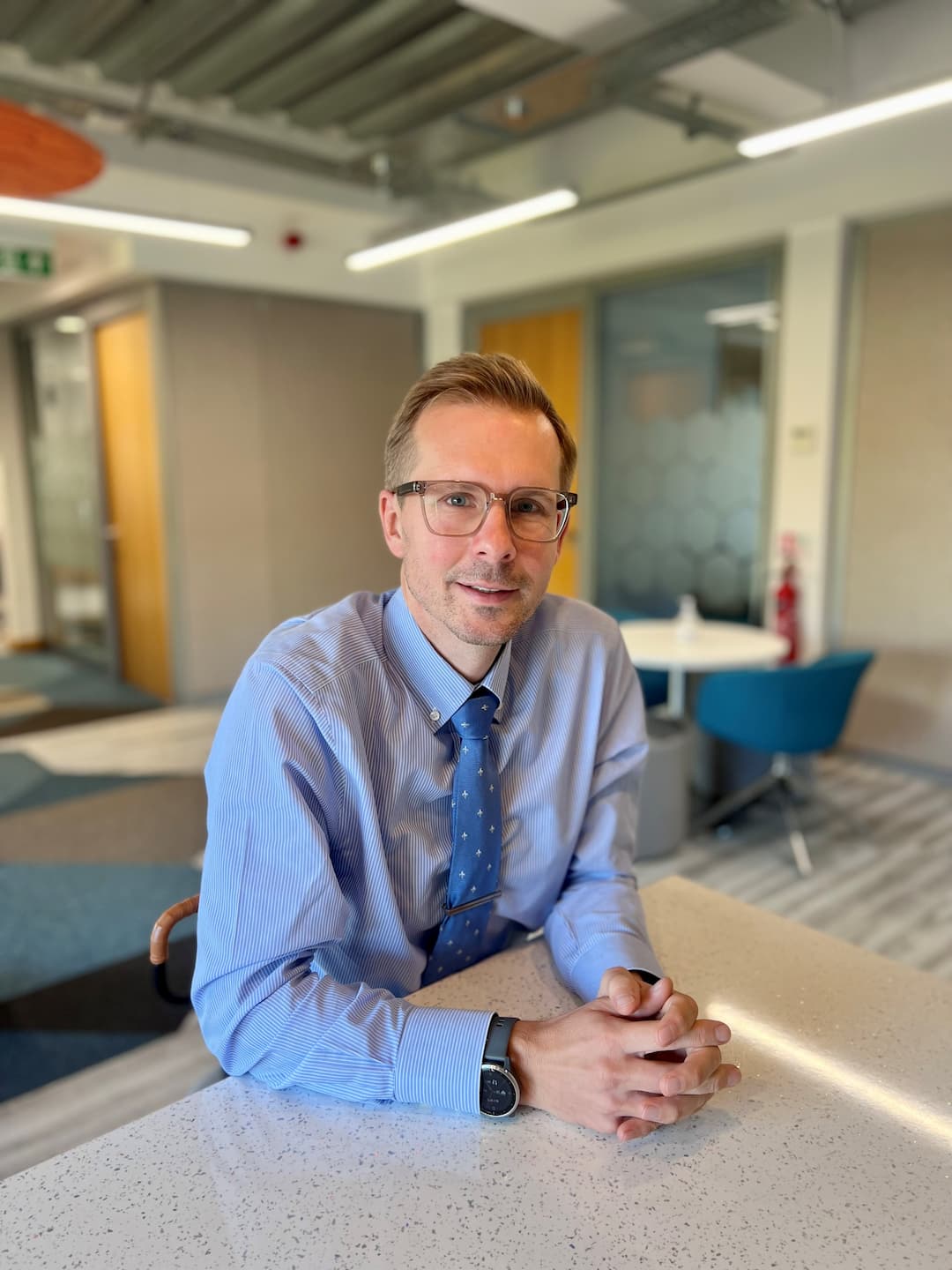 Richard M Holmes | CHN